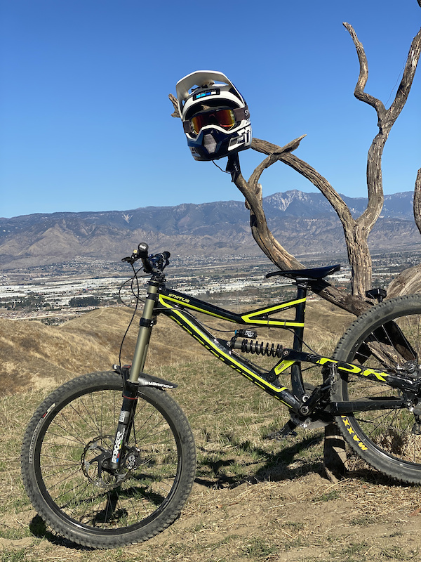 2012 Specialized status 2 full suspension downhill mtb For Sale