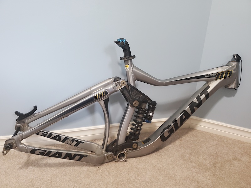 2011 Giant Glory 00 frame with Fox DHX RC4 For Sale