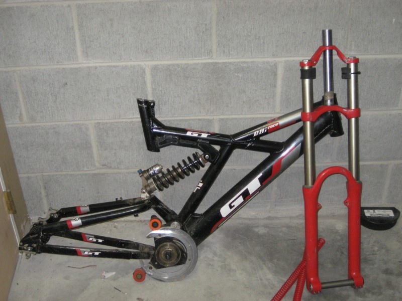2001 GT DHI frame and Rock Shox Boxxer For Sale