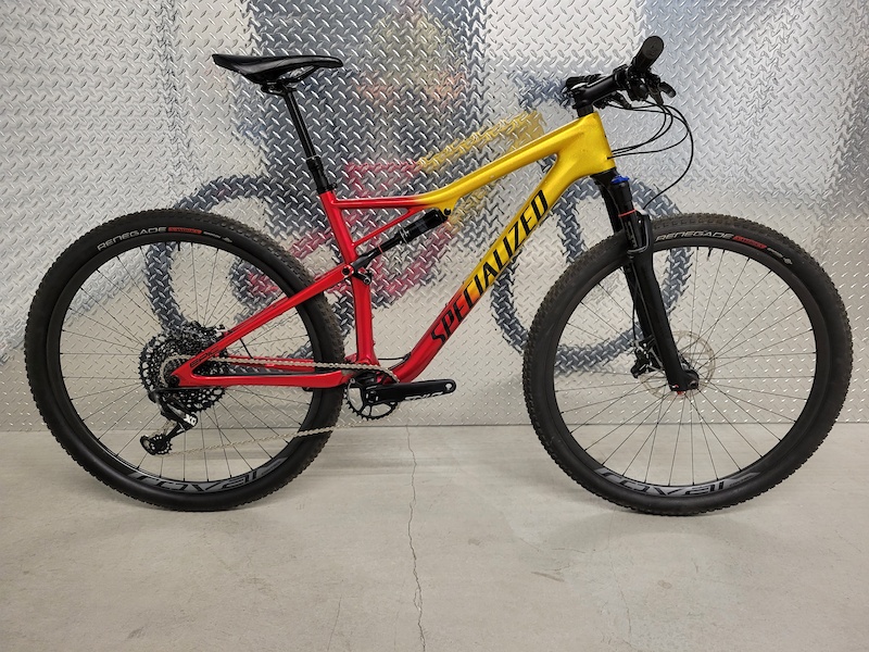 2018 Specialized Epic Carbon w/ carbon wheels For Sale