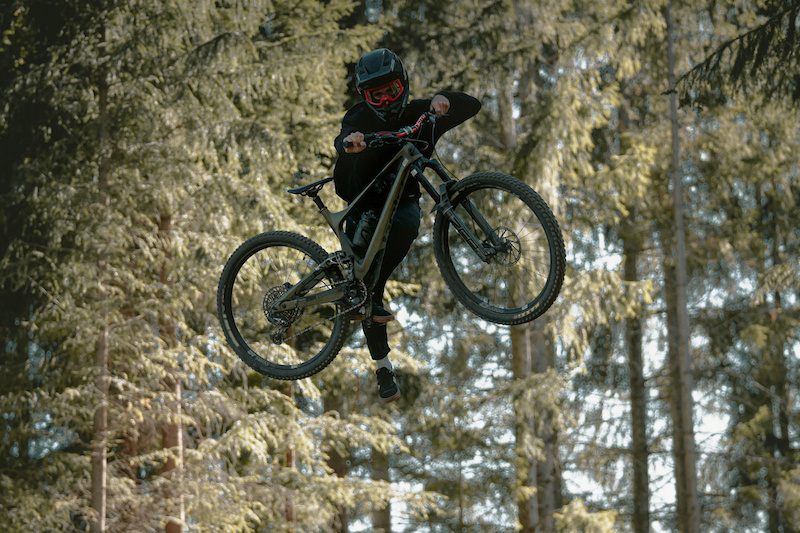 Video: Dusty Bike Park Laps in Austria - Pinkbike