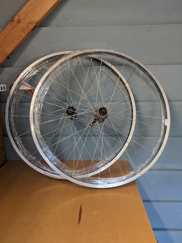 Shimano x SUNringle 26" Wheelset For Sale