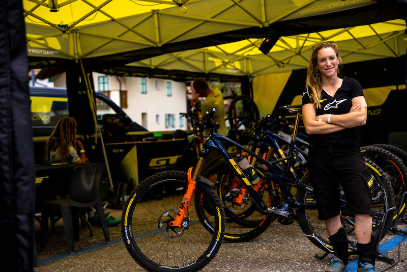 Video: Finding the Flow State with Noga Korem - Pinkbike