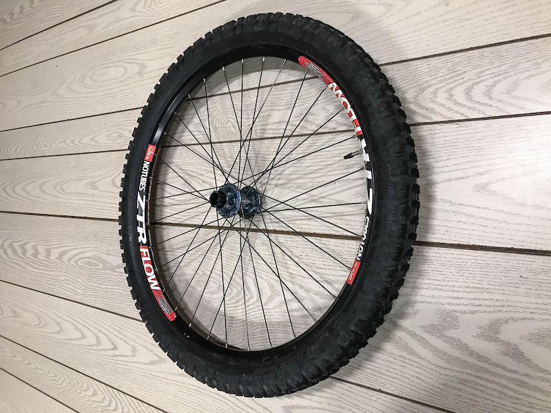 Hope Pro 2 / Stan's ZTR 20mm front wheel For Sale