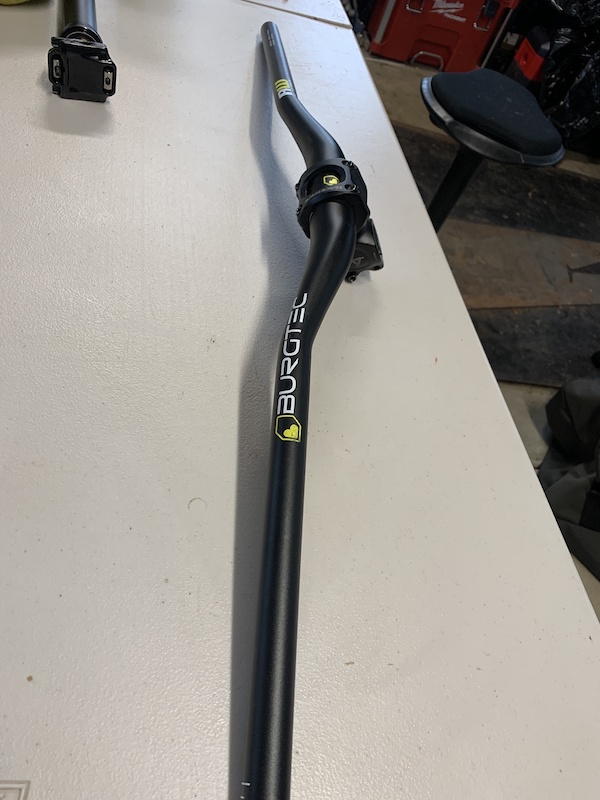2021 Burgtec bar with Race Face turbine stem For Sale