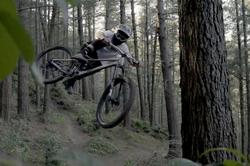 Video: Stylish Shredding On Fresh Trails in New Zealand - Pinkbike
