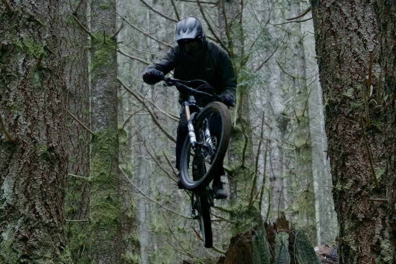 Video: Enduro Bike Ripping on Wet Squamish Trails - Pinkbike