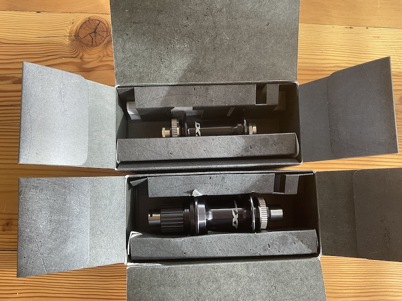 2020 New in box XT hub set For Sale