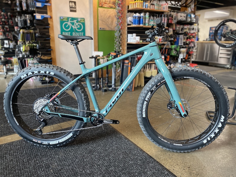 2022 Pivot LES Fat Carbon For Sale