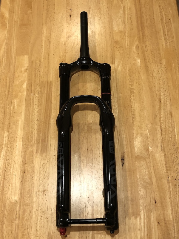 2021 *1 ride old* RockShox Yari, 220mm steerer! For Sale