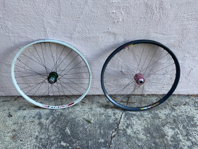 Chris King Green (Rear) & Red (Front) Wheel set For Sale