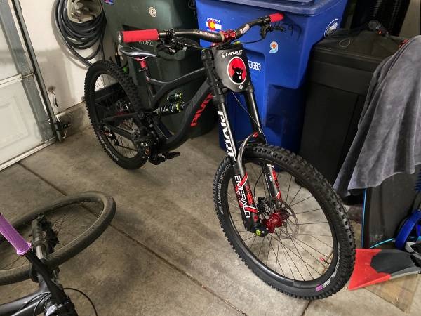 2019 Pivot Phoenix - DH Bike For Sale