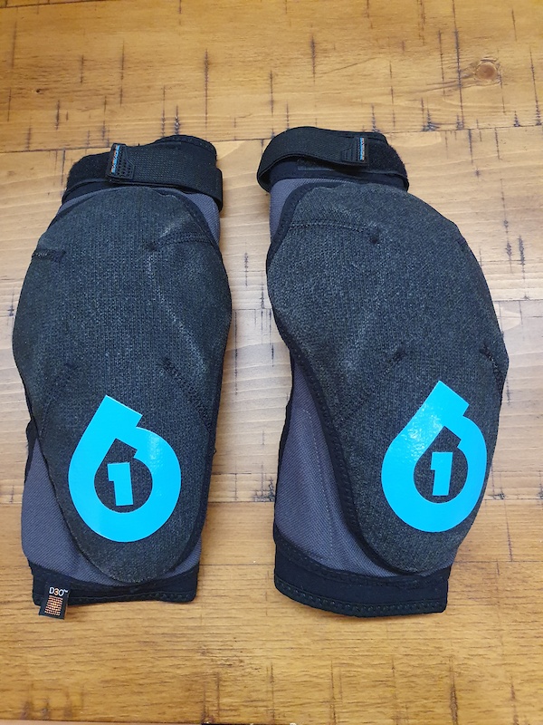 2016 661 D30 Knee and Elbow Pad set For Sale