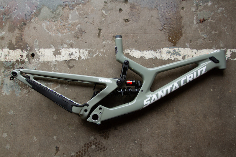 2019 Santa Cruz V10 CC XL Grey and White For Sale