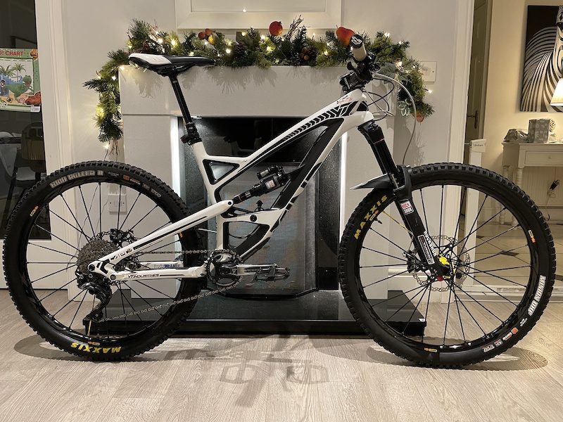 2016 YT Capra comp Carbon frame size Medium For Sale