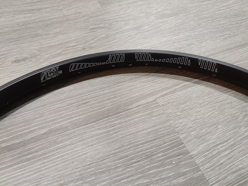 E thirteen LG1 enduro 29 rim 32h For Sale