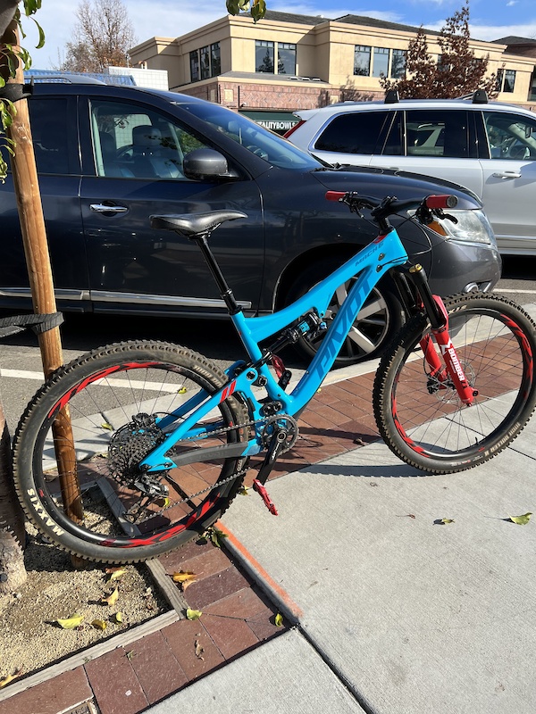 2019 Pivot Mach 6 with carbon wheels For Sale