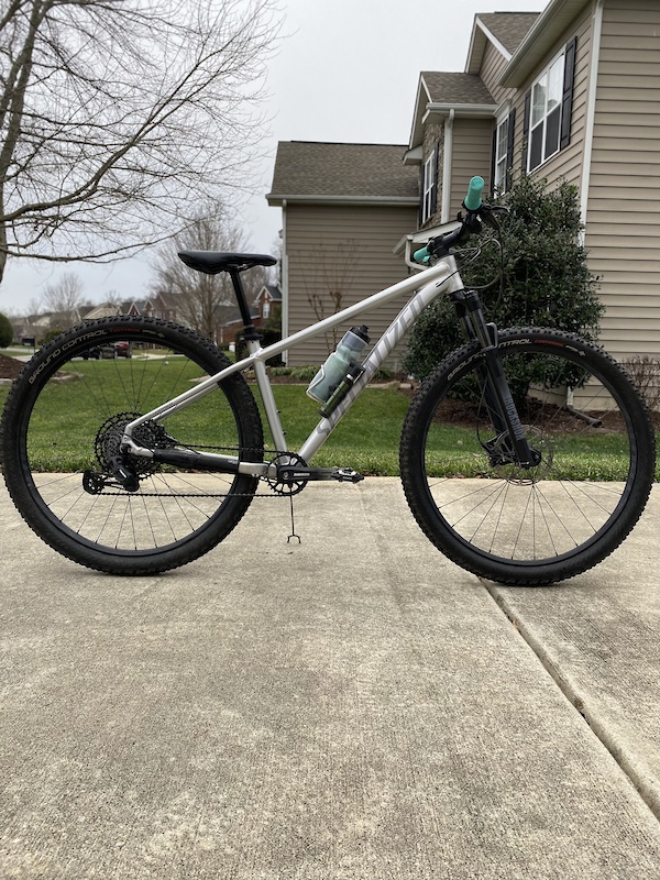 2021 Medium Specialized Rockhopper Expert 29’r For Sale