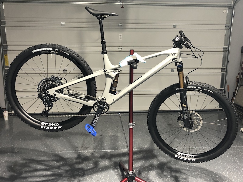2022 YT Izzo, Core 4, Large, Machine Gray - Brand New For Sale
