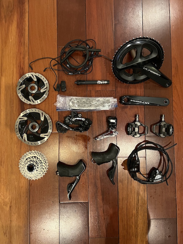 Ultegra Di2 11 Speed Groupset (w/ Pedals) For Sale