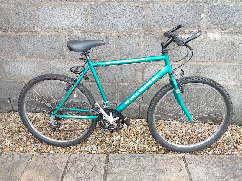 20 Inch Raleigh Max Hybrid Mountain Bike;- For Sale