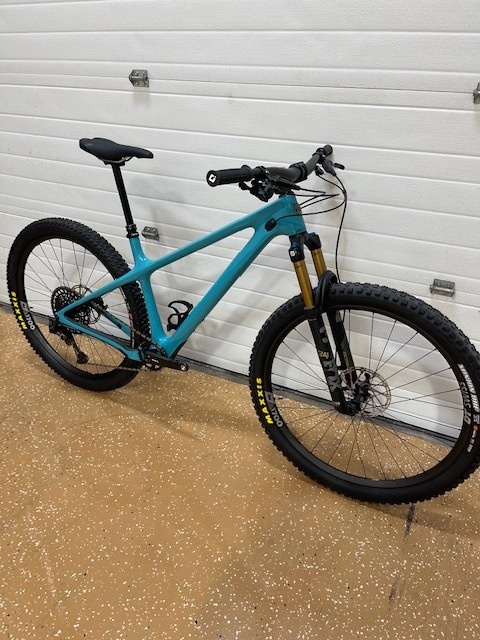 2022 **Price Reduced**Yeti ARC Large T2 TURQ SRAM X01 Eagle For Sale