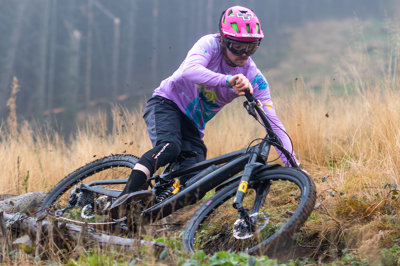 Joe Barnes Signs for Hope Technology HB - Pinkbike