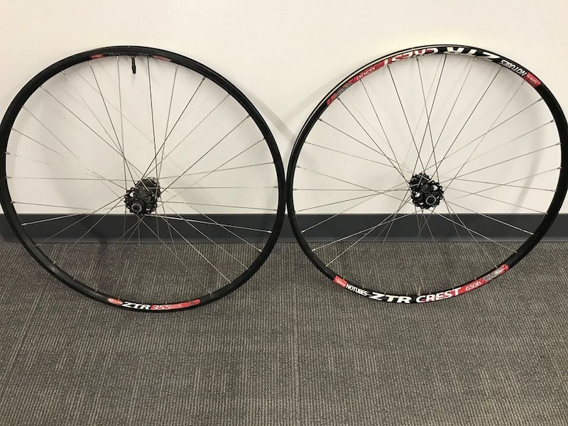 Stan’s Crest/355 27.5” Tubeless Wheelset For Sale