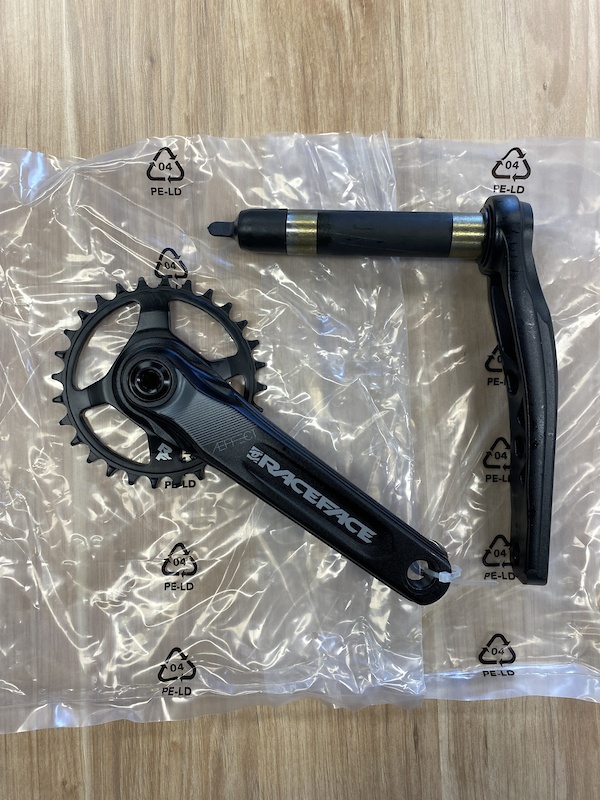 2021 Raceface Aeffect 170mm crank, 32t ring, with BB - NEW For Sale