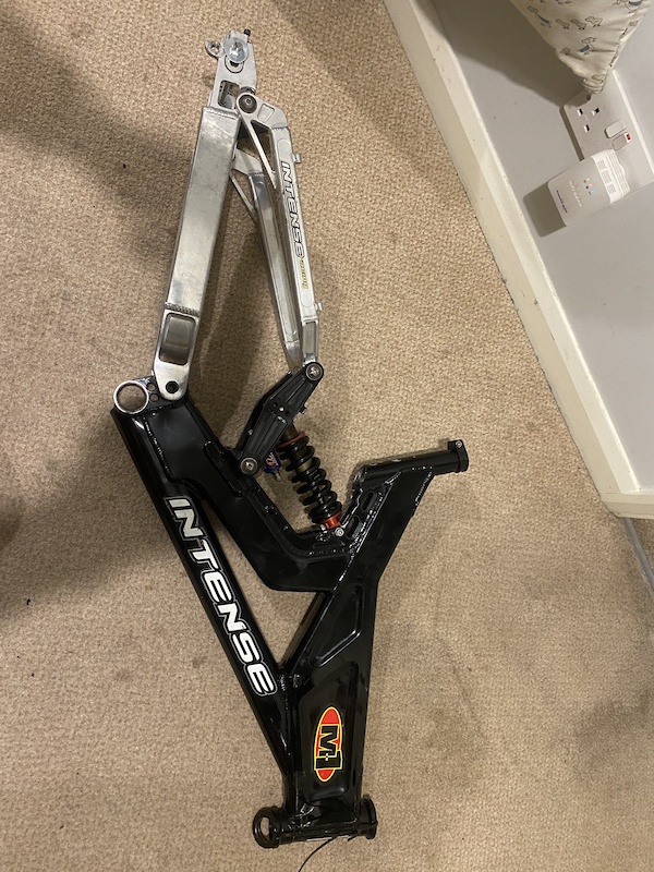 Intense m1 2000 frame with manitou shock For Sale