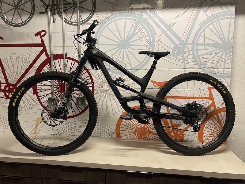2020 YT Capra Comp Large (Black Magic) For Sale