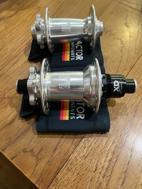 2022 FACTOR HUBS, BOOST, 32 HOLE, SILVER For Sale