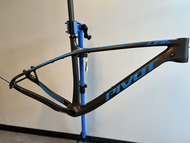 2020 Pivot Les SL Frame - Large For Sale
