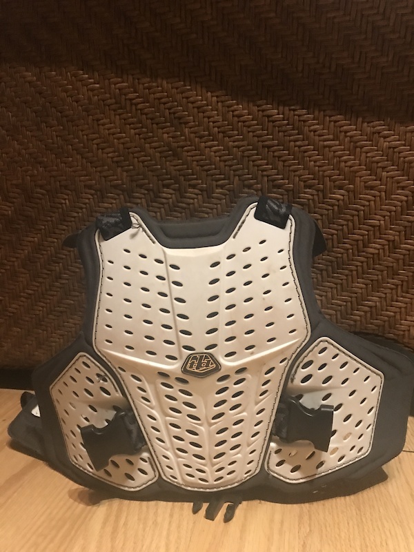 2016 Troy Lee Designs Rockfight chest pad size M For Sale