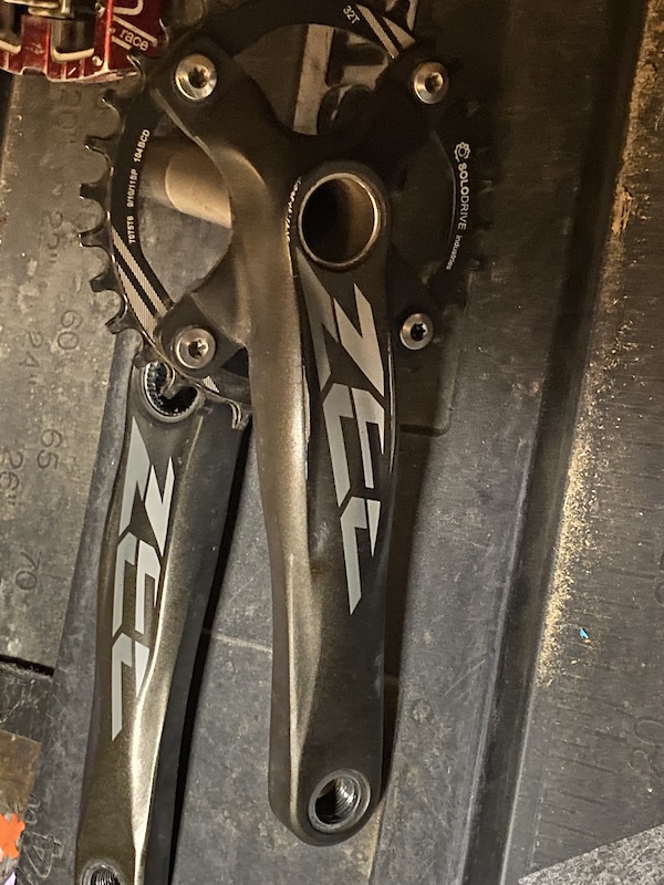 Shimano Zee Crankset, 175MM arms 32T Chainring For Sale
