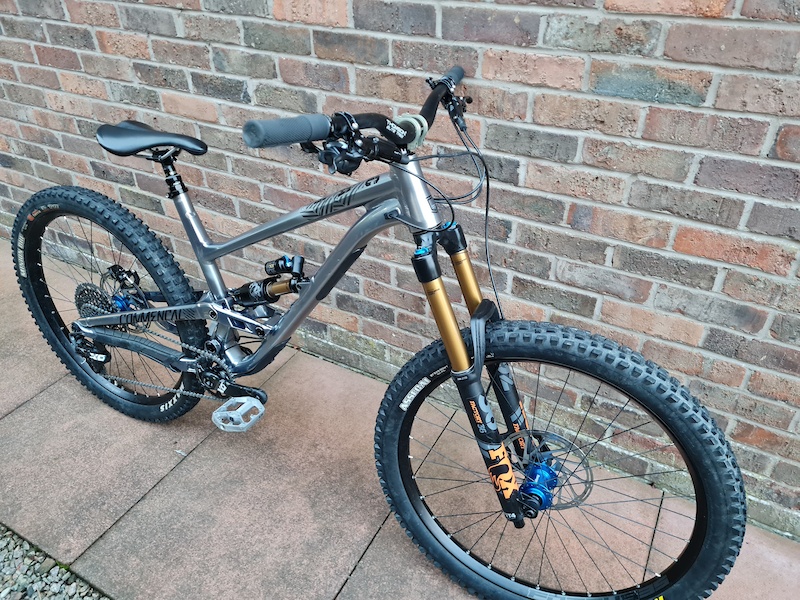 2020 Commencal Clash Custom. For Sale