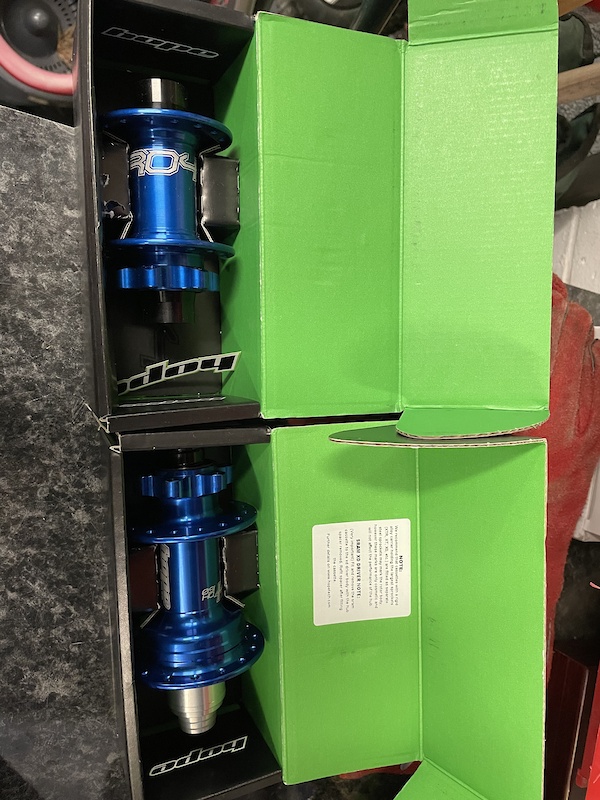 2023 Hope pro4 hubs dh blue 110x20 and 150x12 32h For Sale