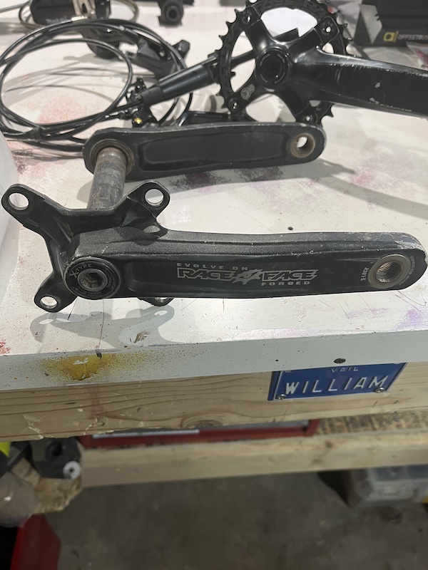 Evolve dh cranks 83mm 170 long. For Sale