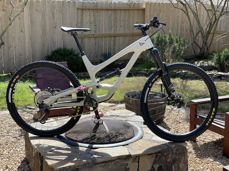 2020 Custom YT Capra Carbon 29 in excellent condition! For Sale