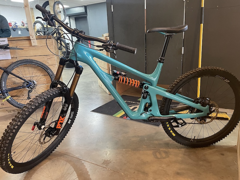 Yeti sb165 size large For Sale