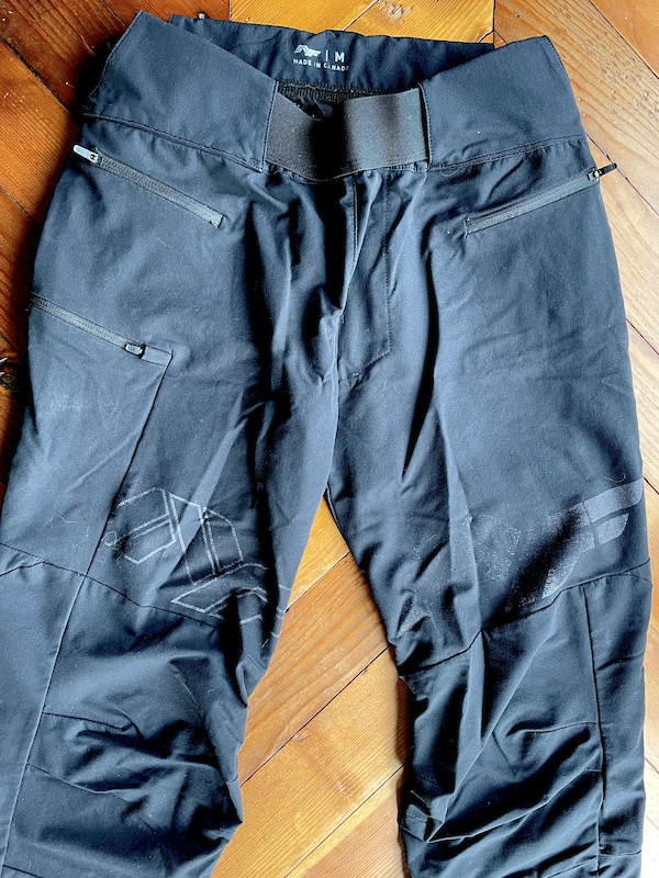 2020 NF - Ennef pants - Medium For Sale