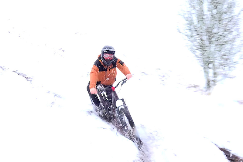 Video: Josh Lewis & Sam Hockenhull Carving Snowy Ruts - Pinkbike