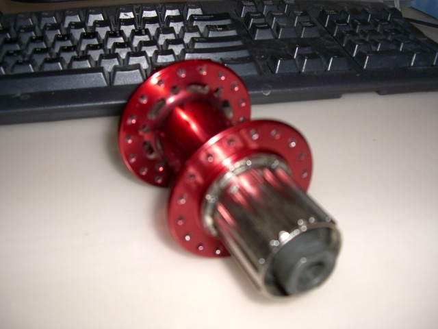 Red Specialized rear hub 135 MM / 10 MM Thru Axle For Sale