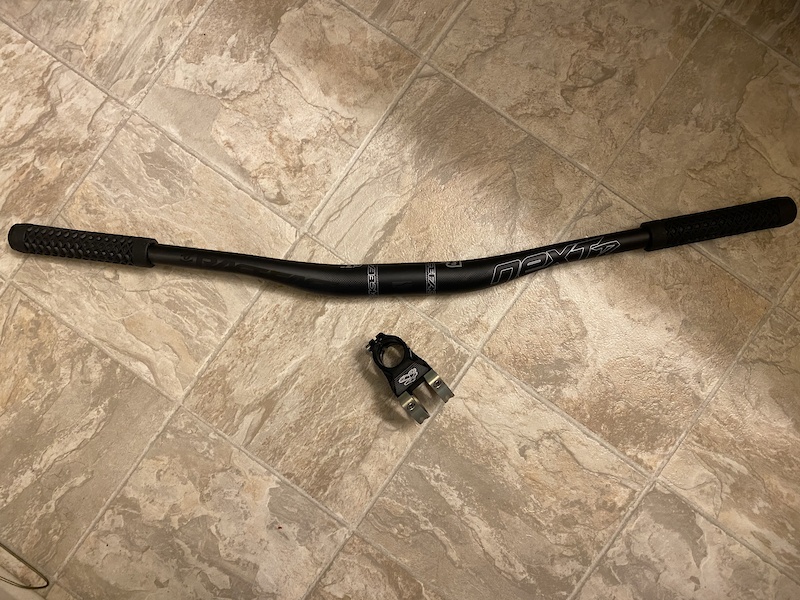 2021 New Race face next r 35 bars with grips For Sale