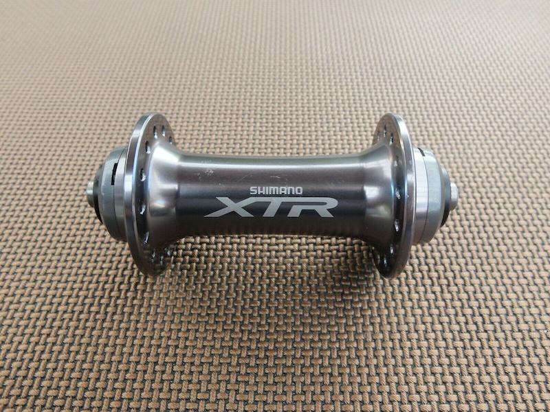 NOS Shimano XTR HB-M960 front hub 28H, 100mm For Sale