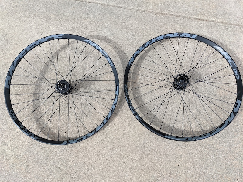 2018 RaceFace Arc 30 wheelset/ Novatech hubs For Sale