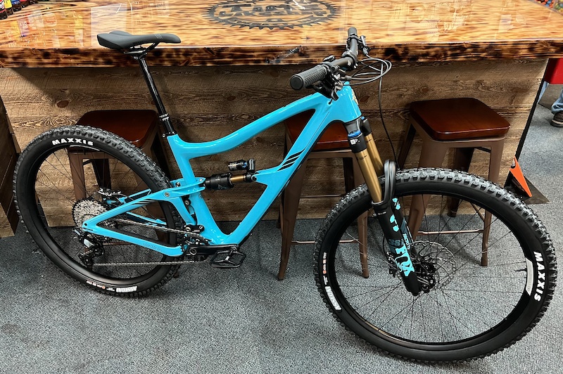 2022 Ripmo V2 Large & XL both colors For Sale