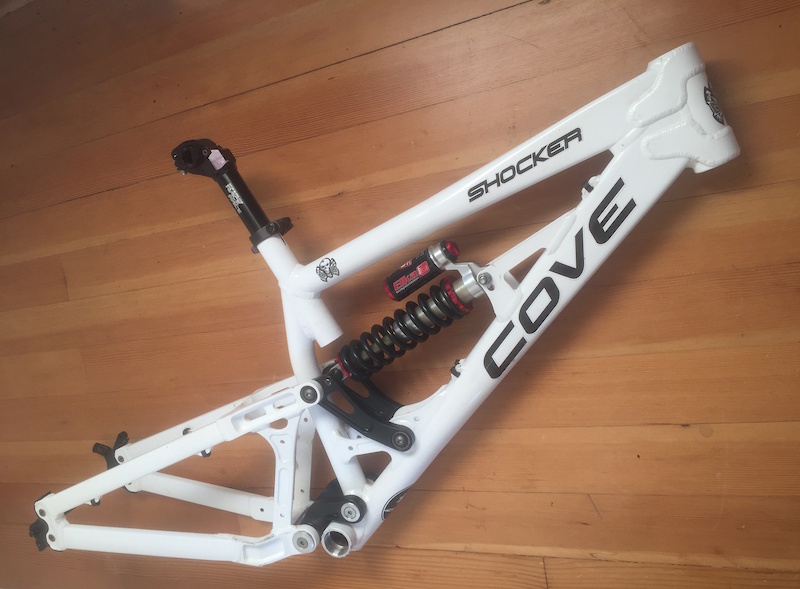 2010 Cove Shocker medium frame w/ Elka Stage 5 shock (386) For Sale