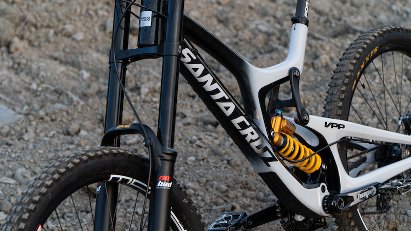 2017 Santa Cruz V10.6 Custom Ohlins TTX22 For Sale