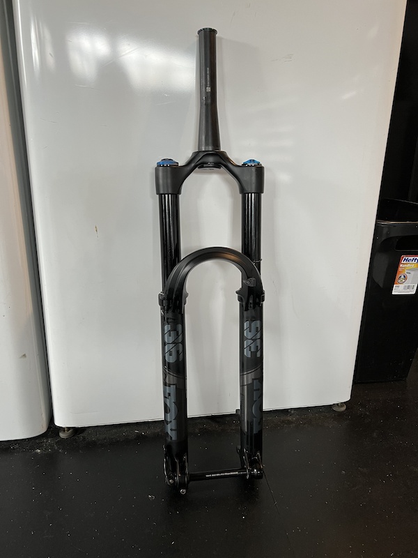 2022 Like New Fox 36 Performance Elite GRIP2 29x160mm For Sale